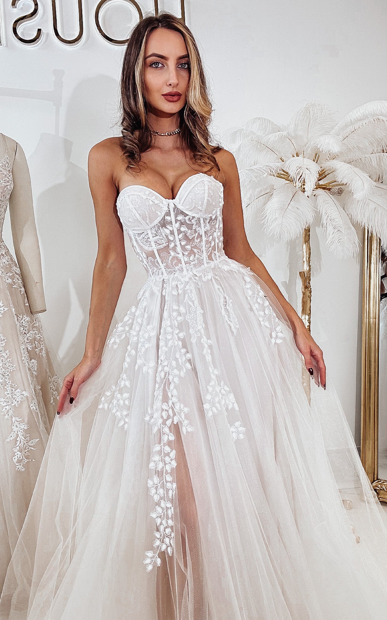Bride Premium Embroidered Bustier Strapless Thigh Slit Bridal Gown Sum ...