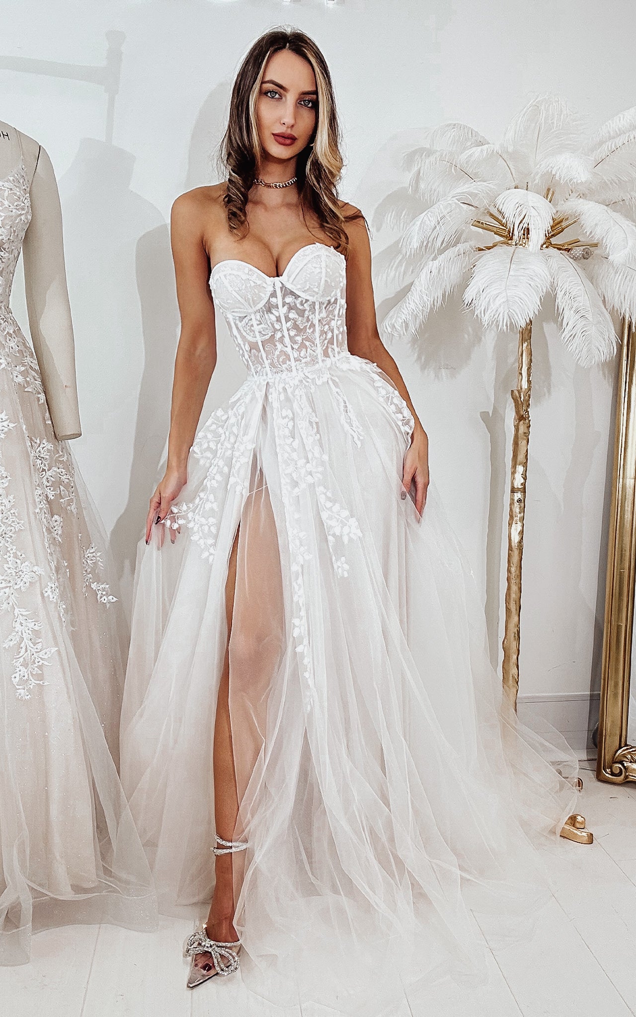 Bride Premium Embroidered Bustier Strapless Thigh Slit Bridal Gown Sum ...