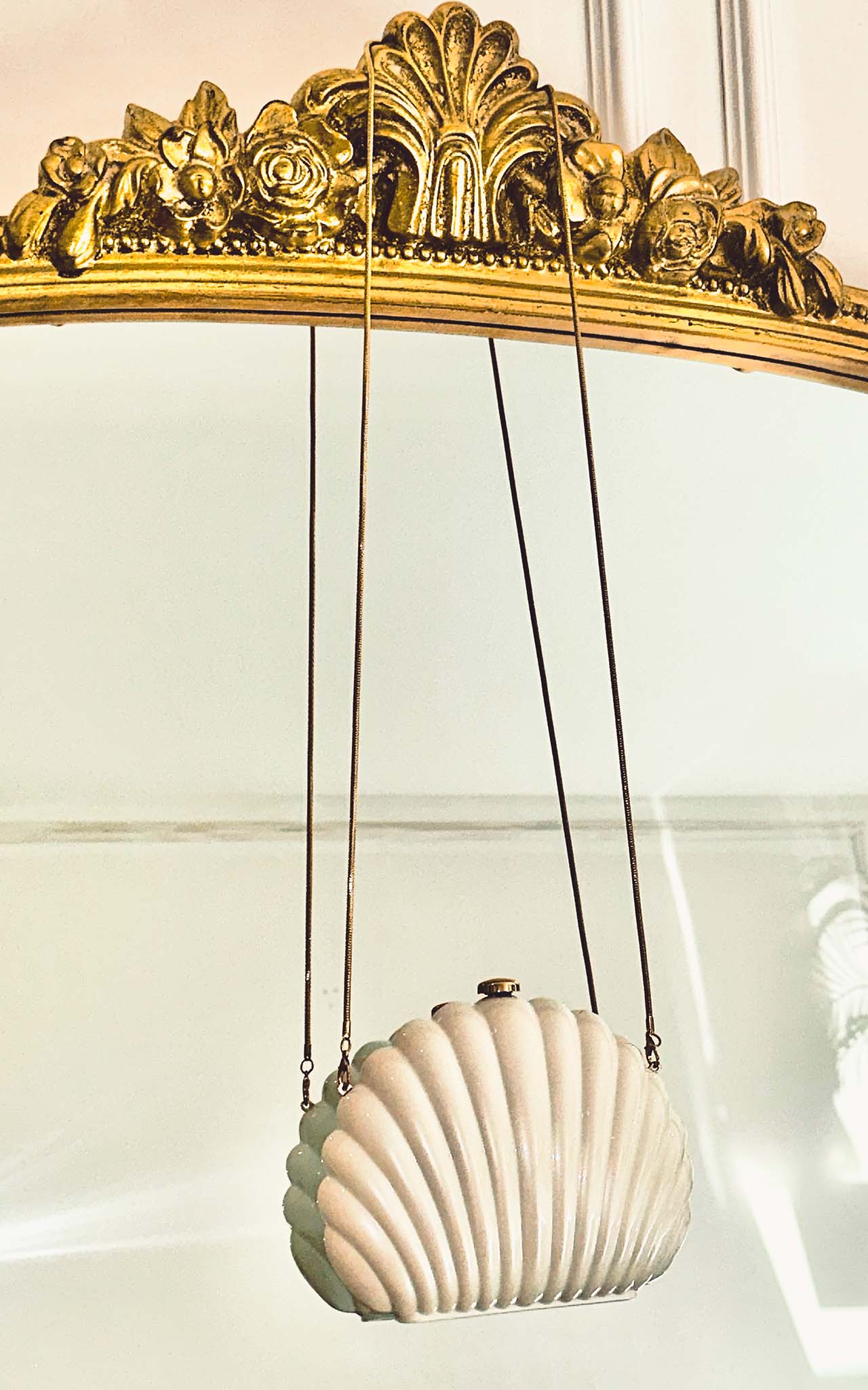 Seashell Iconic Clutch Bag Acrylic Ivory – HOUSE OF MAGUIE